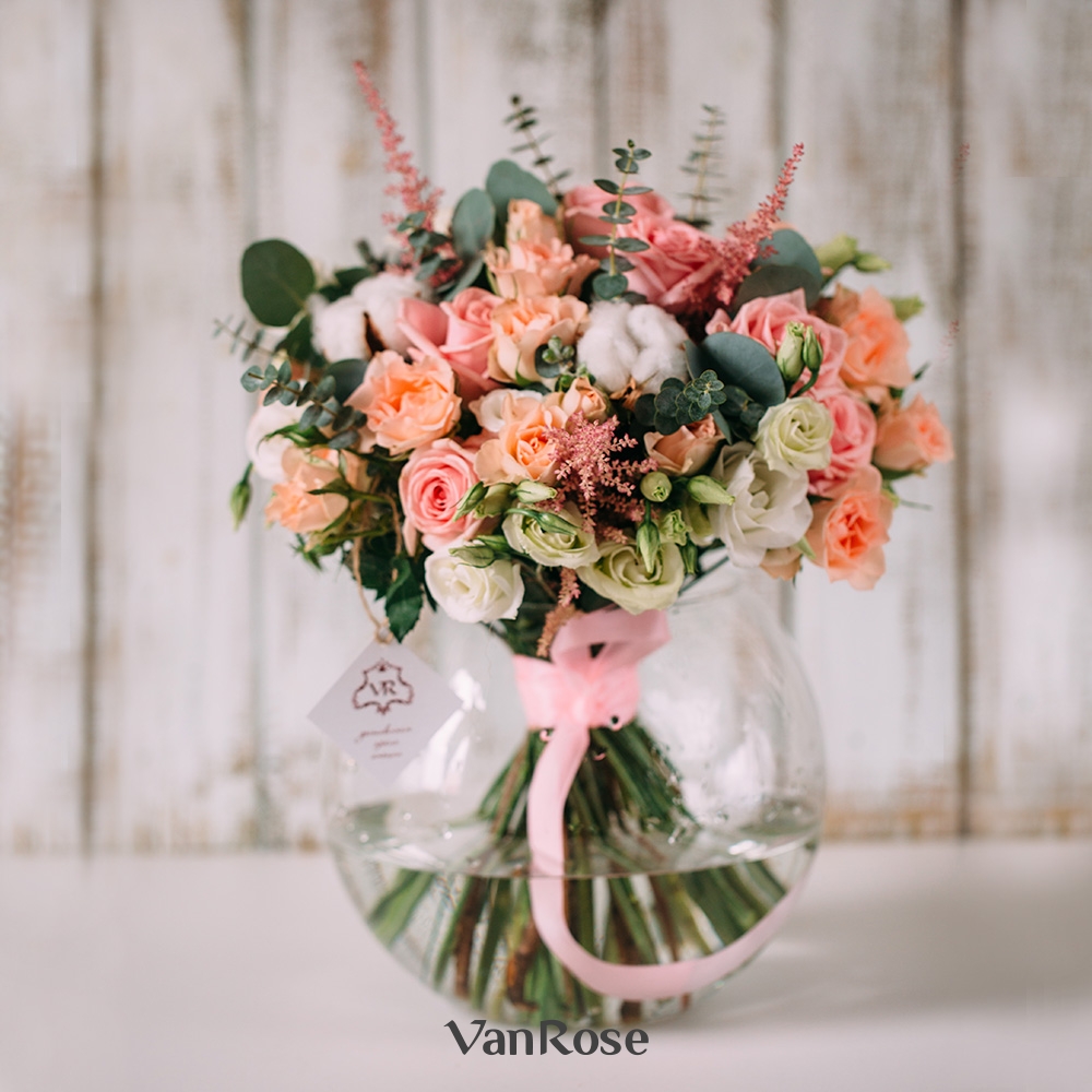 Букет из розы, лизиантуса, астильбы, хлопка и эвкалипта купить в СПБ с ...